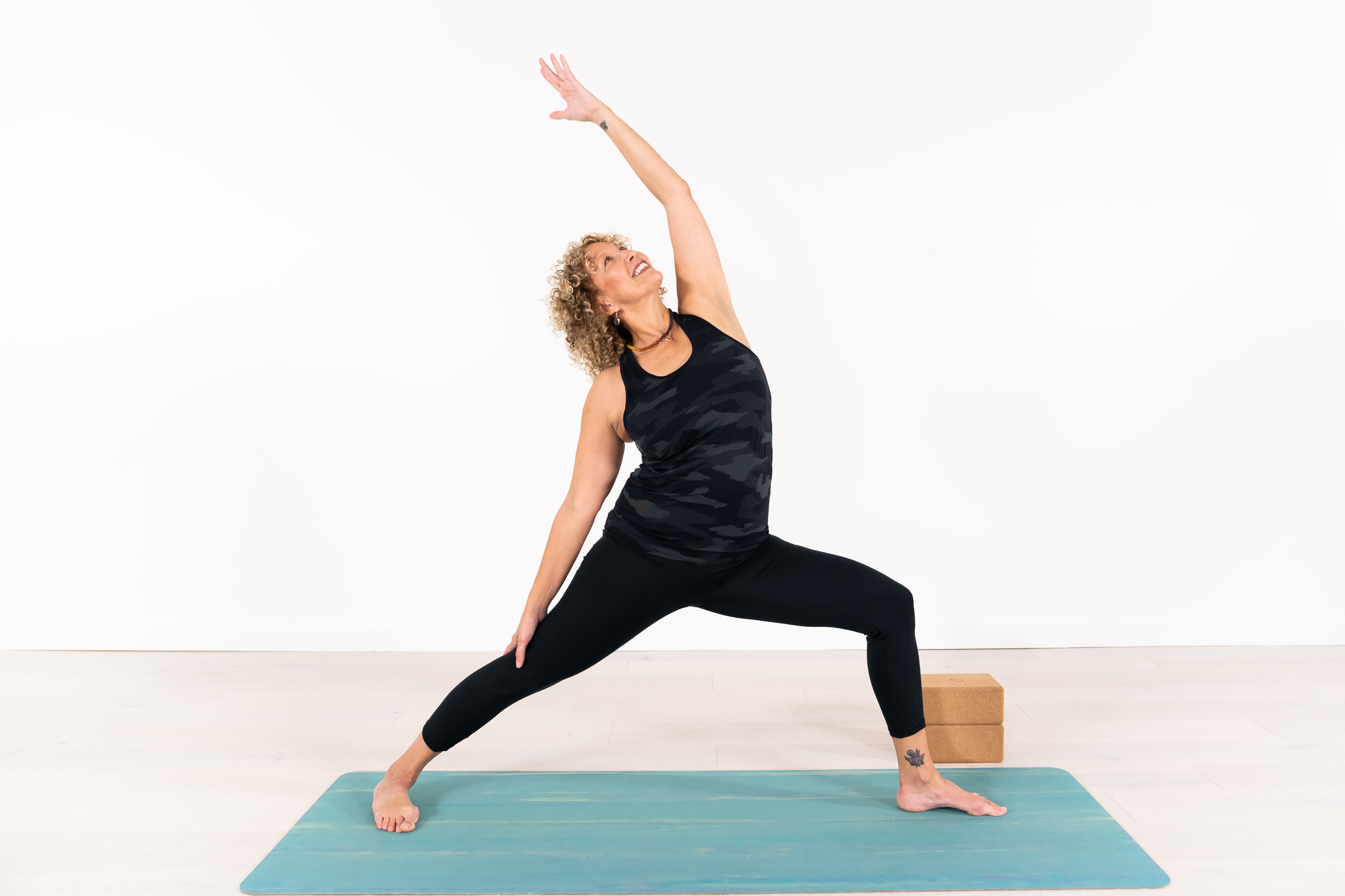 Gentle Yoga for Inner Connection - Practice Courses on Omstars