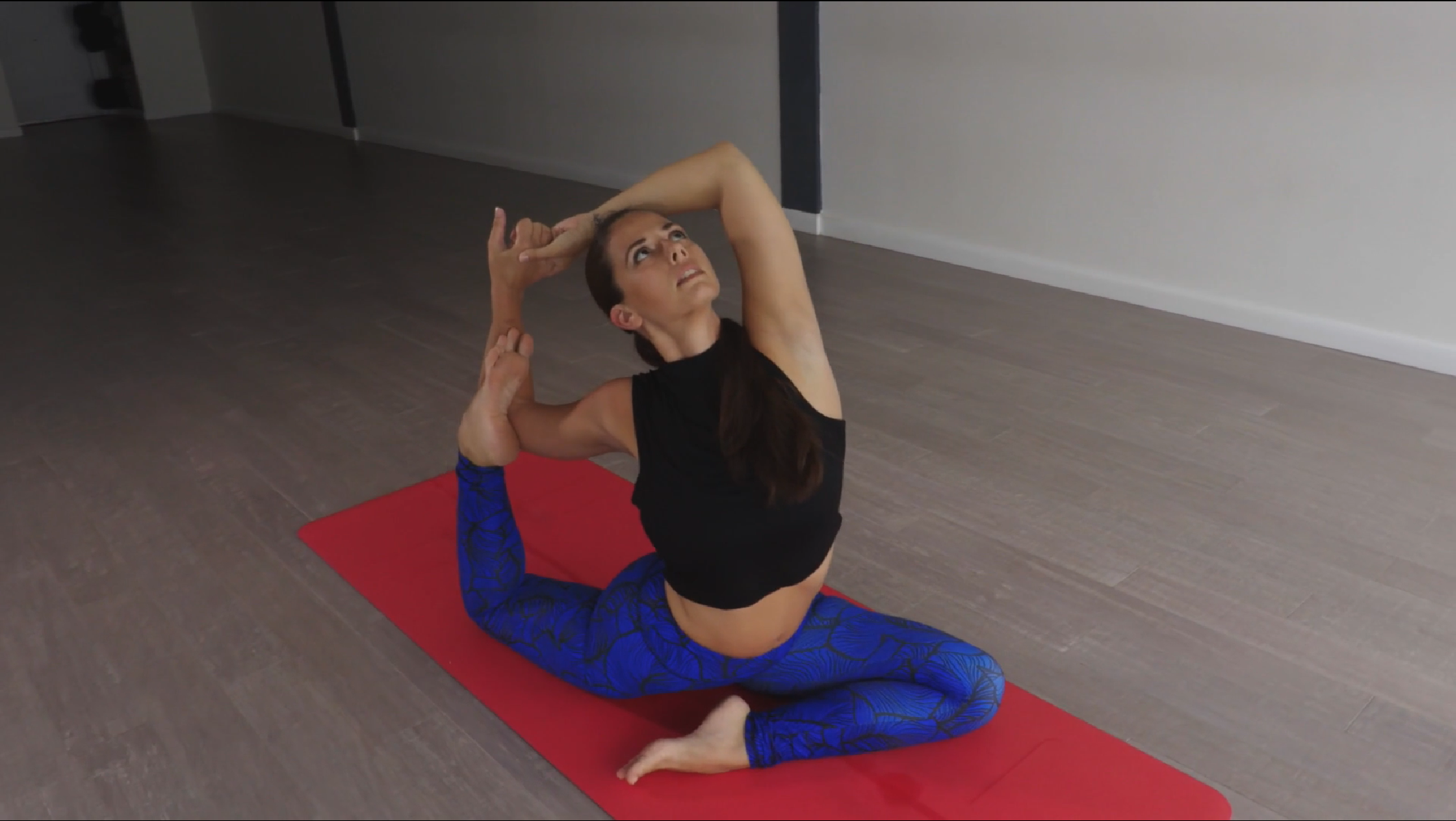 60 Second Short Yoga Pose Tutorials and Breakdowns with Omstars Teachers - Practice Courses on ...