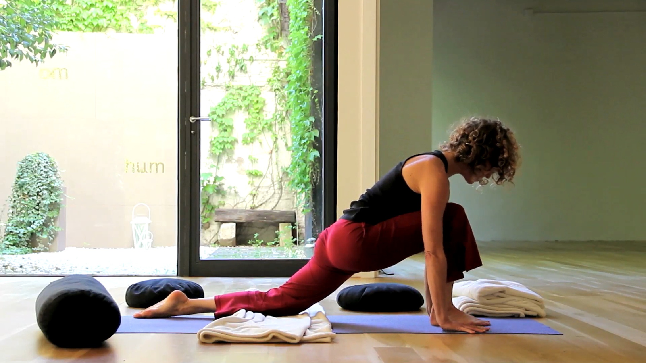 Finding a Balance with Yin Yoga - Practice Courses on Omstars