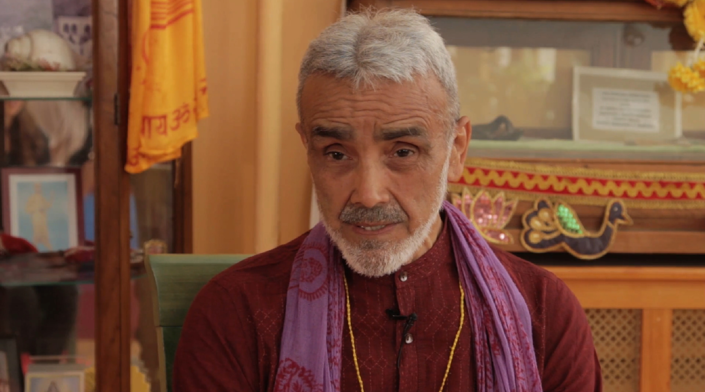 Interviews with Inspiring Yogis - Insight Courses on Omstars